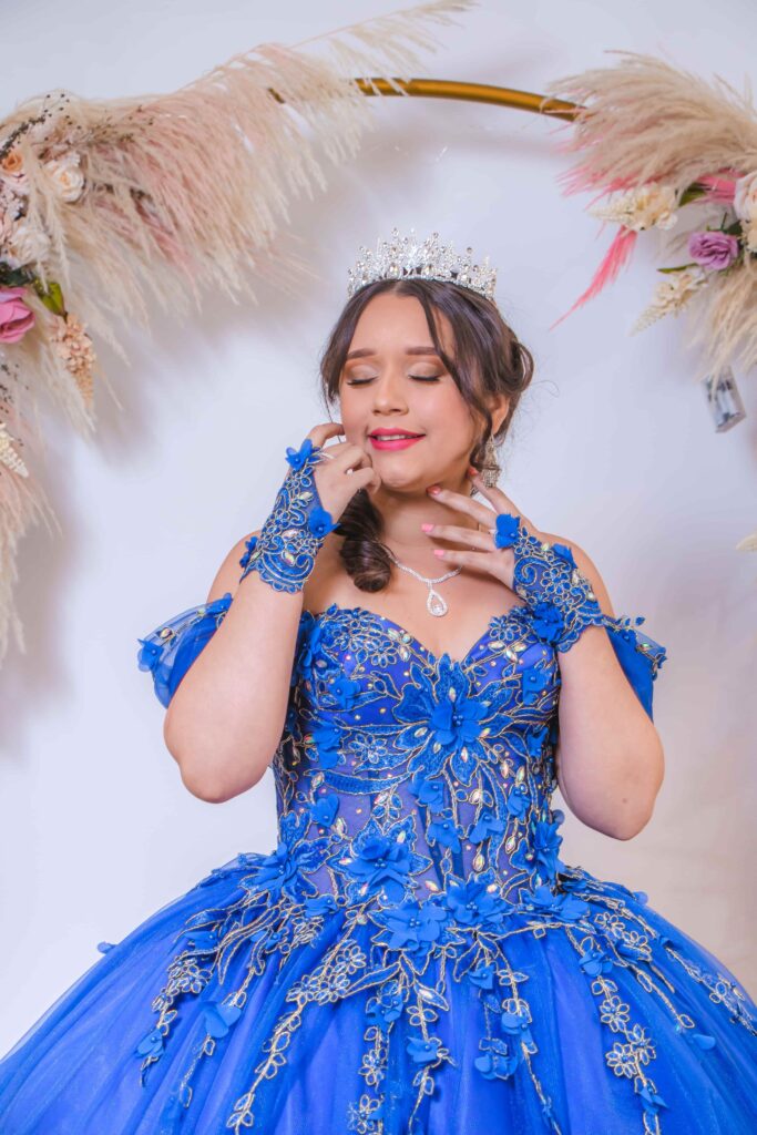 Vestido de 15 años color azulino con mangas caidas - Mechita Collection