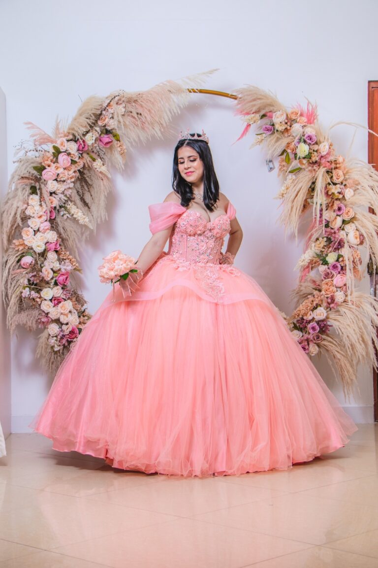 Vestido de 15 años color melon con tul y sobrefalda - Mechita Collection